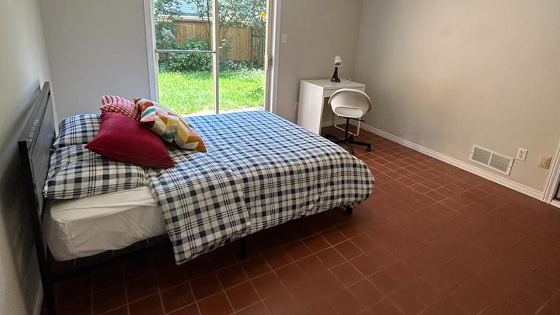 Basement, Waterloo Student Rooms - LiwinCo