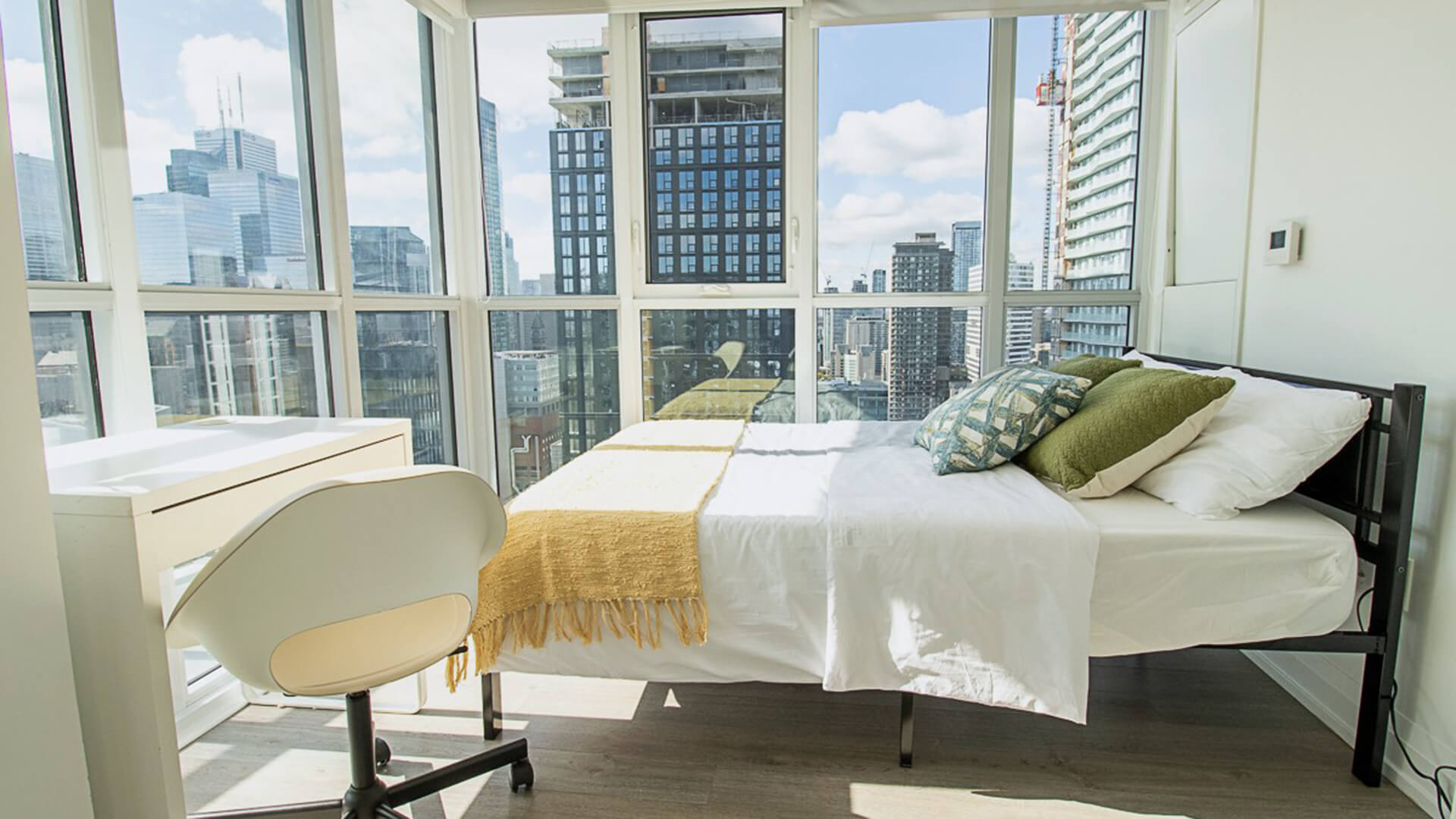 Flex Premium A,Yonge Dundas Street, Toronto Student Housing - LiwinCo