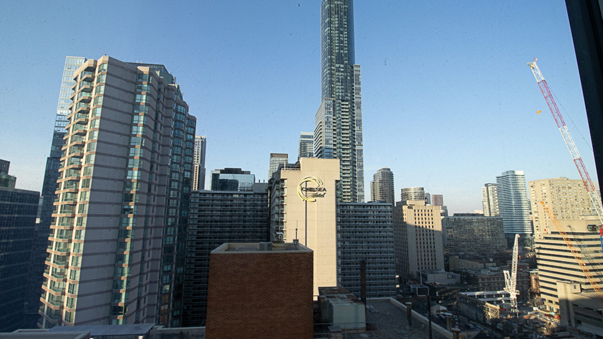 Deluxe Room A,Yonge Dundas Street, Toronto Student Housing - LiwinCo