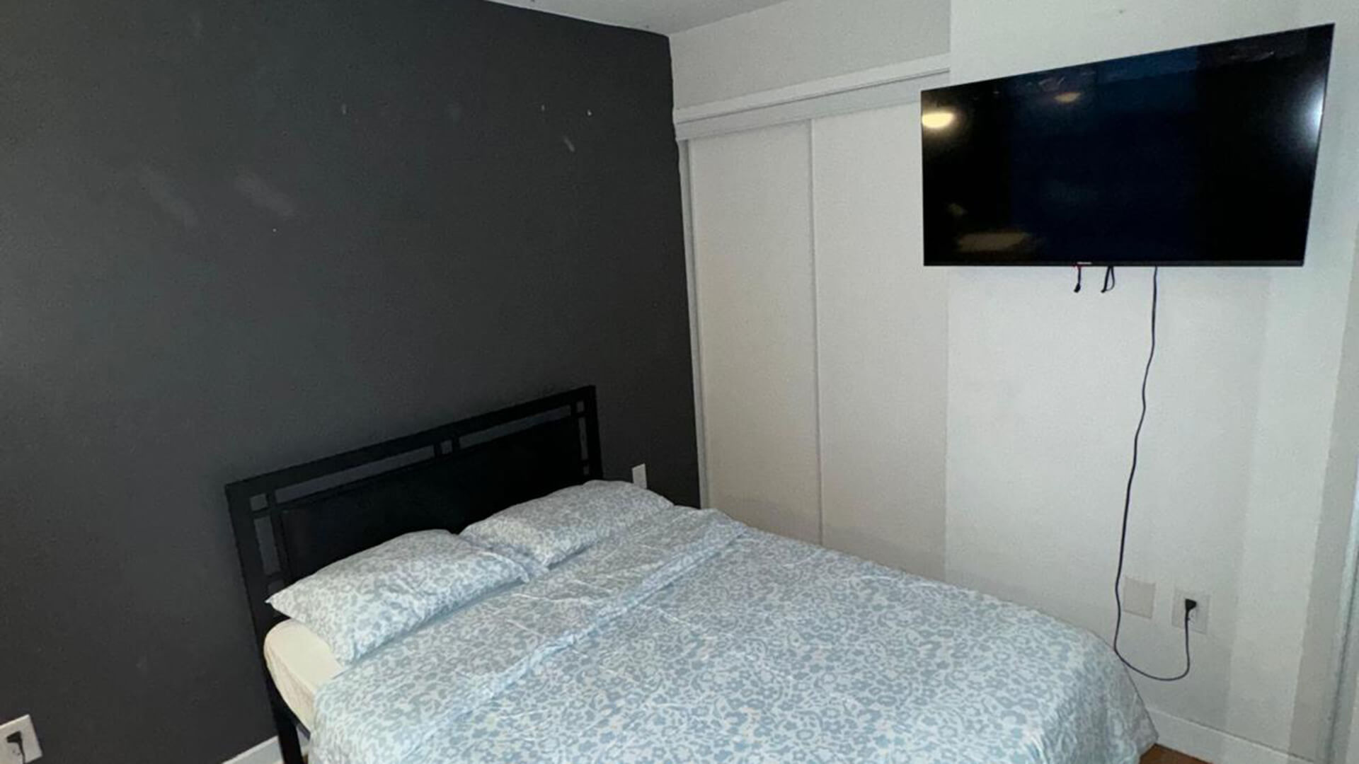 Deluxe Room,The City Place, Toronto Student Housing - LiwinCo