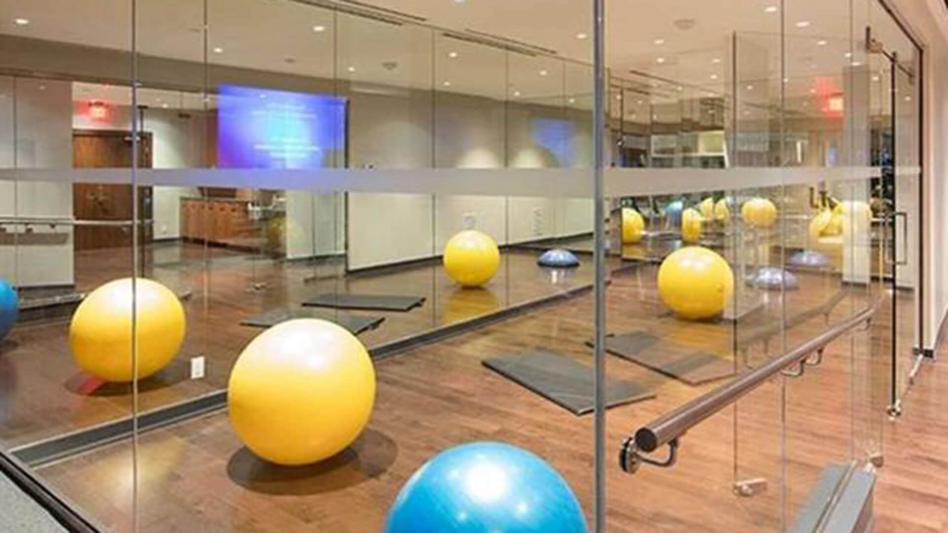 Private Basic,Entertainment District, Toronto Student Housing - LiwinCo